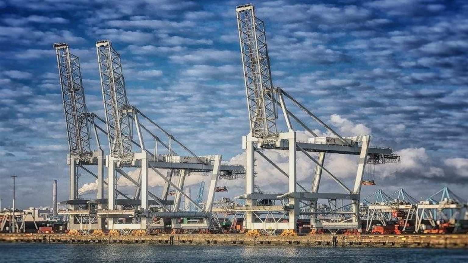 Petronet LNG plans bunkering services from its Kochi terminal ...