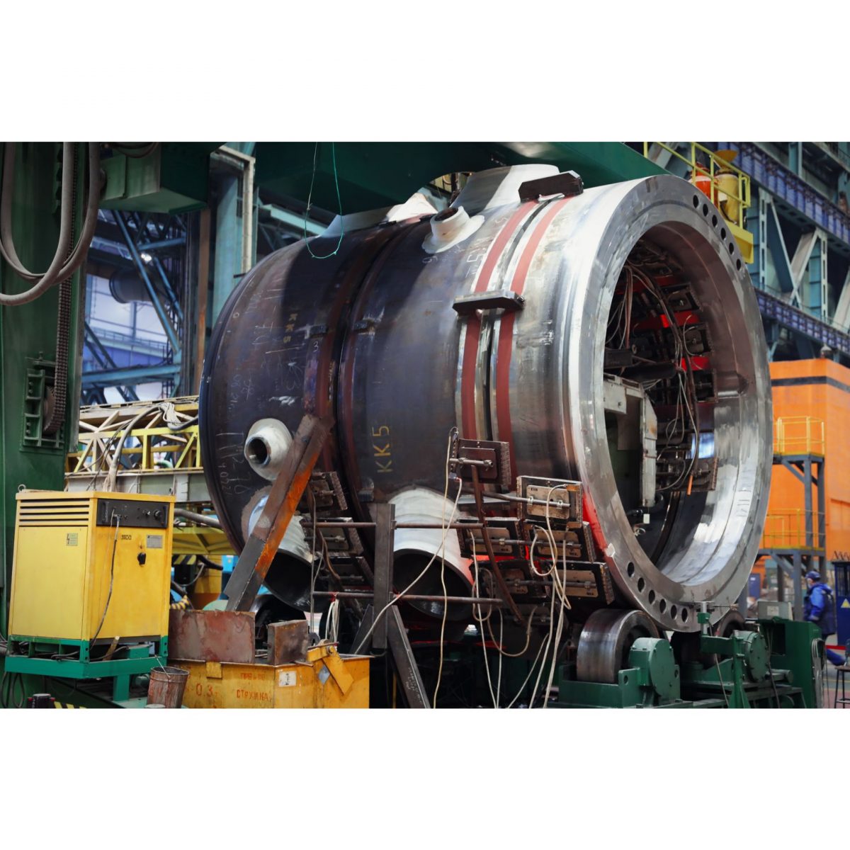 Atommash has started welding upper semi-vessel of Reactor for Unit No.5 ...