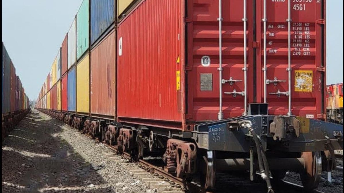 DP World’s double-stack train services from Mundra port to its ...
