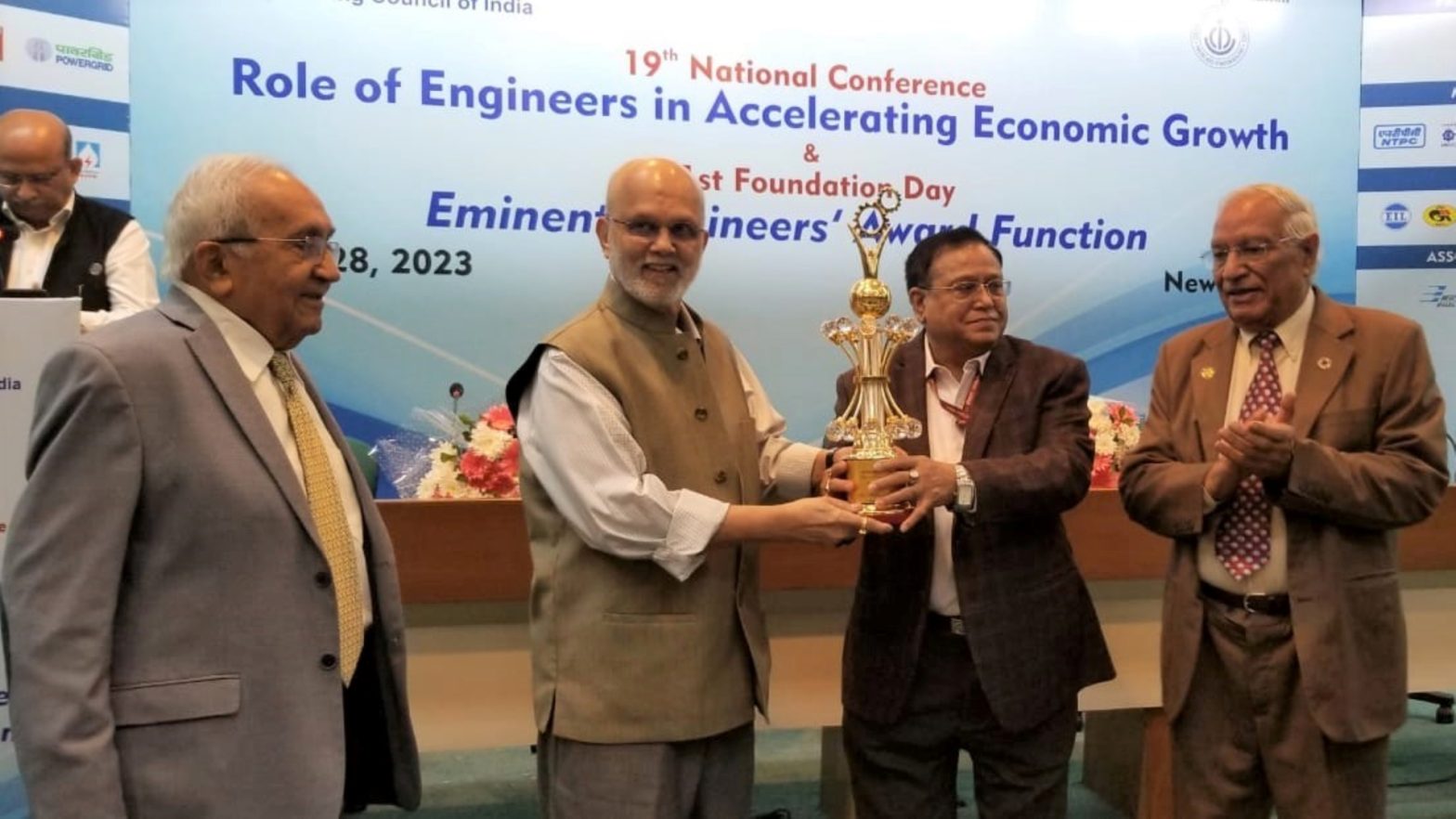 Dr. Pramod Chaudhari honoured with the Eminent Engineer Award - Manufacturing Today India