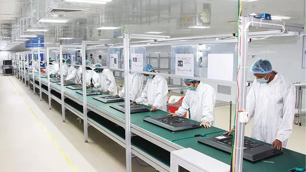 Padget Electronics' mega smartphone manufacturing hub inaugurated in ...