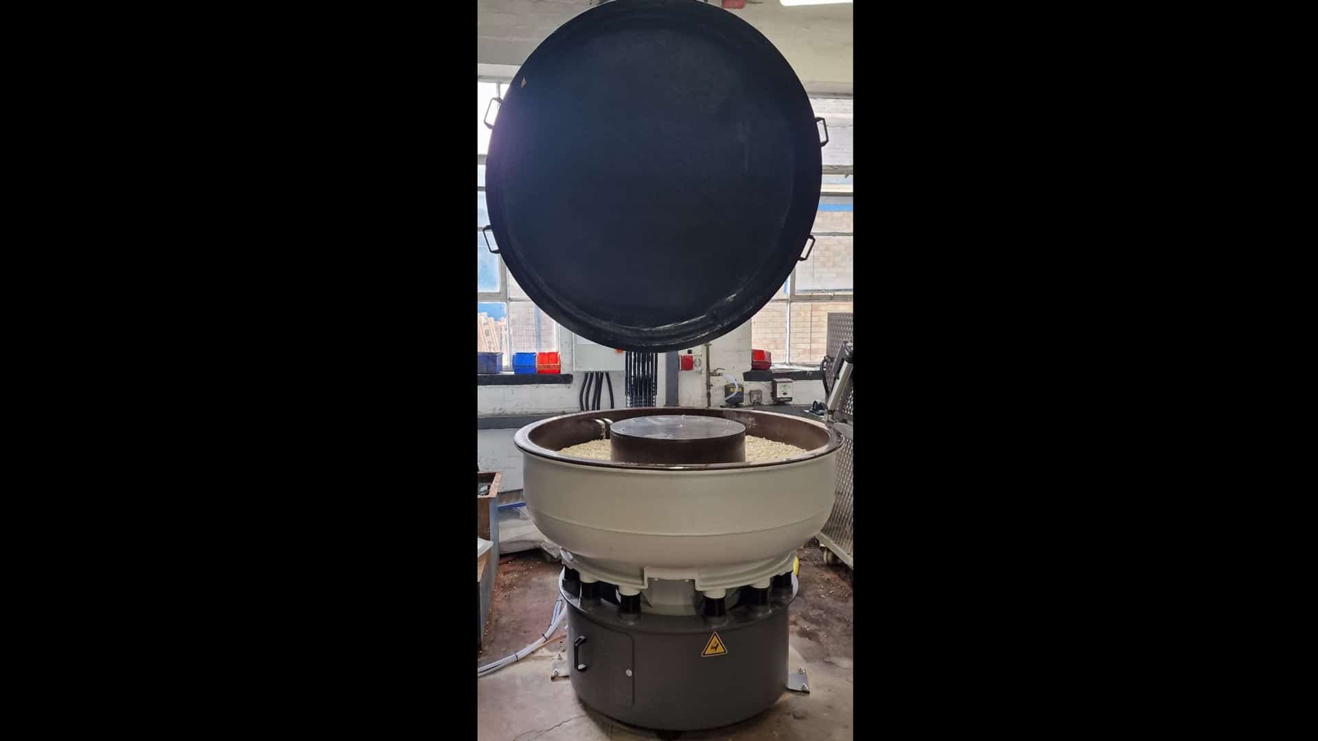 O-I Manufacturing makes headlines with R320 technology from Rösler UK ...