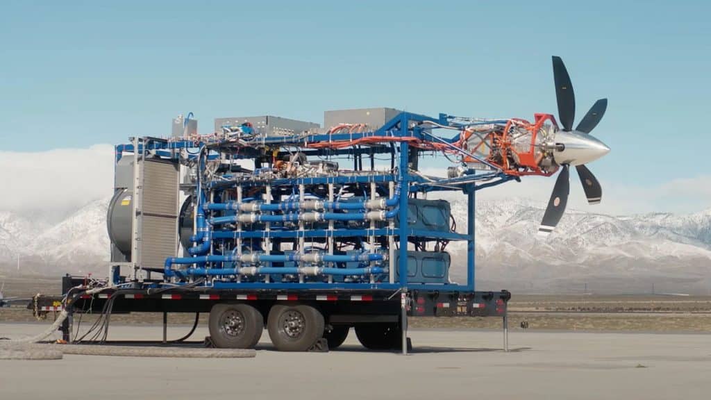Universal Hydrogen tests world’s largest liquid hydrogen-powered plane ...