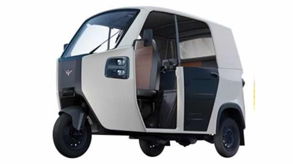 Montra Electric's Super Auto shines with fast charging - Manufacturing ...