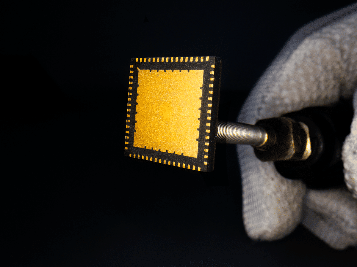 Mindgrove introduces India's first high-performance MCU chip ...