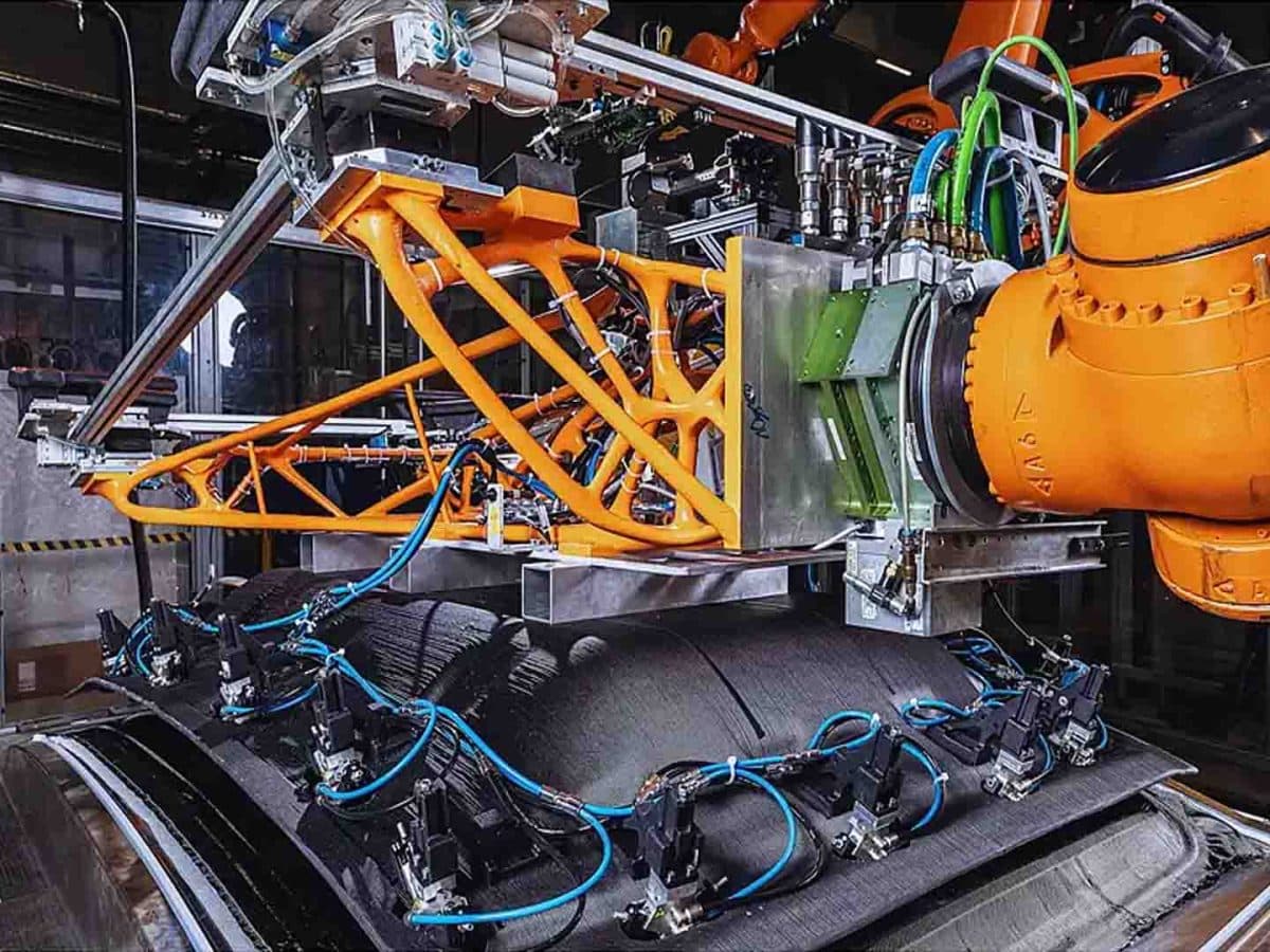 BMW Group advances manufacturing with custom 3D-printed robot grippers ...