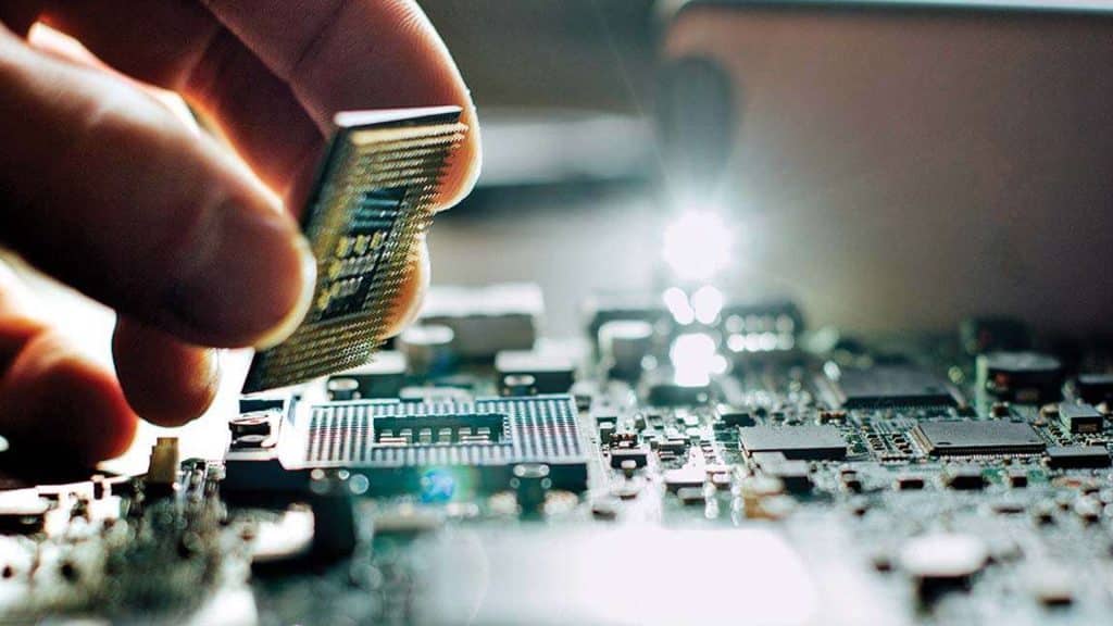 Govt projects India's electronic manufacturing to double in 5 Years ...