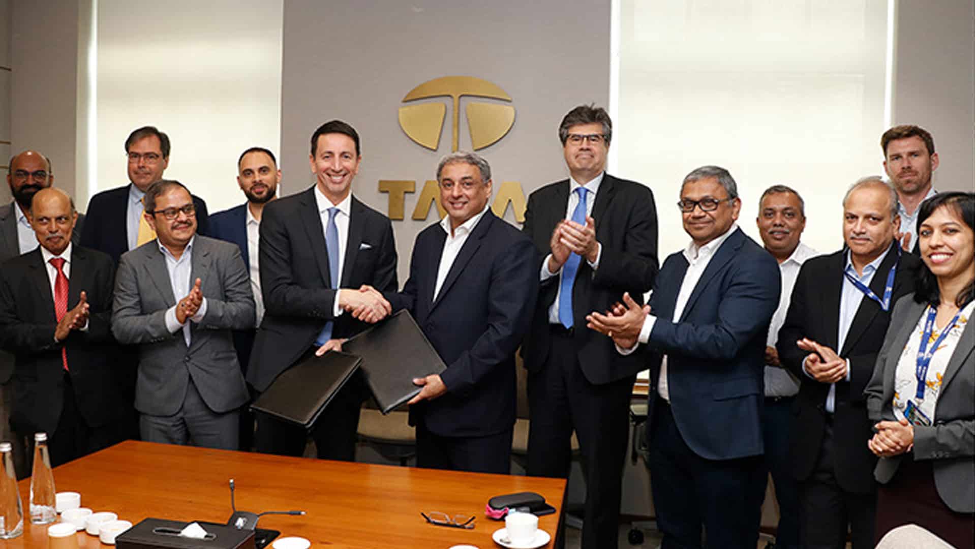 Hyundai Mobis introduces 'Moving Panoramic Screens' for in-vehicle ...