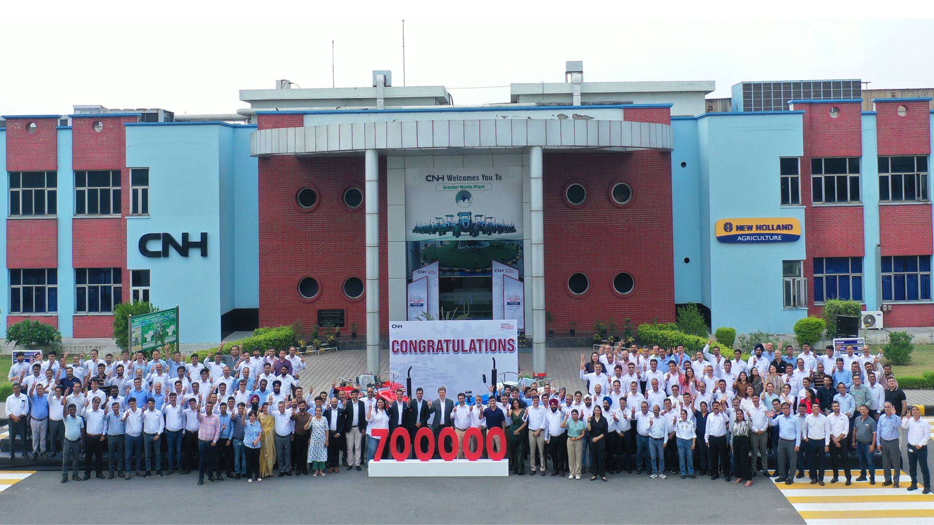 CNH's Greater Noida plant celebrates production of 700,000 tractors ...