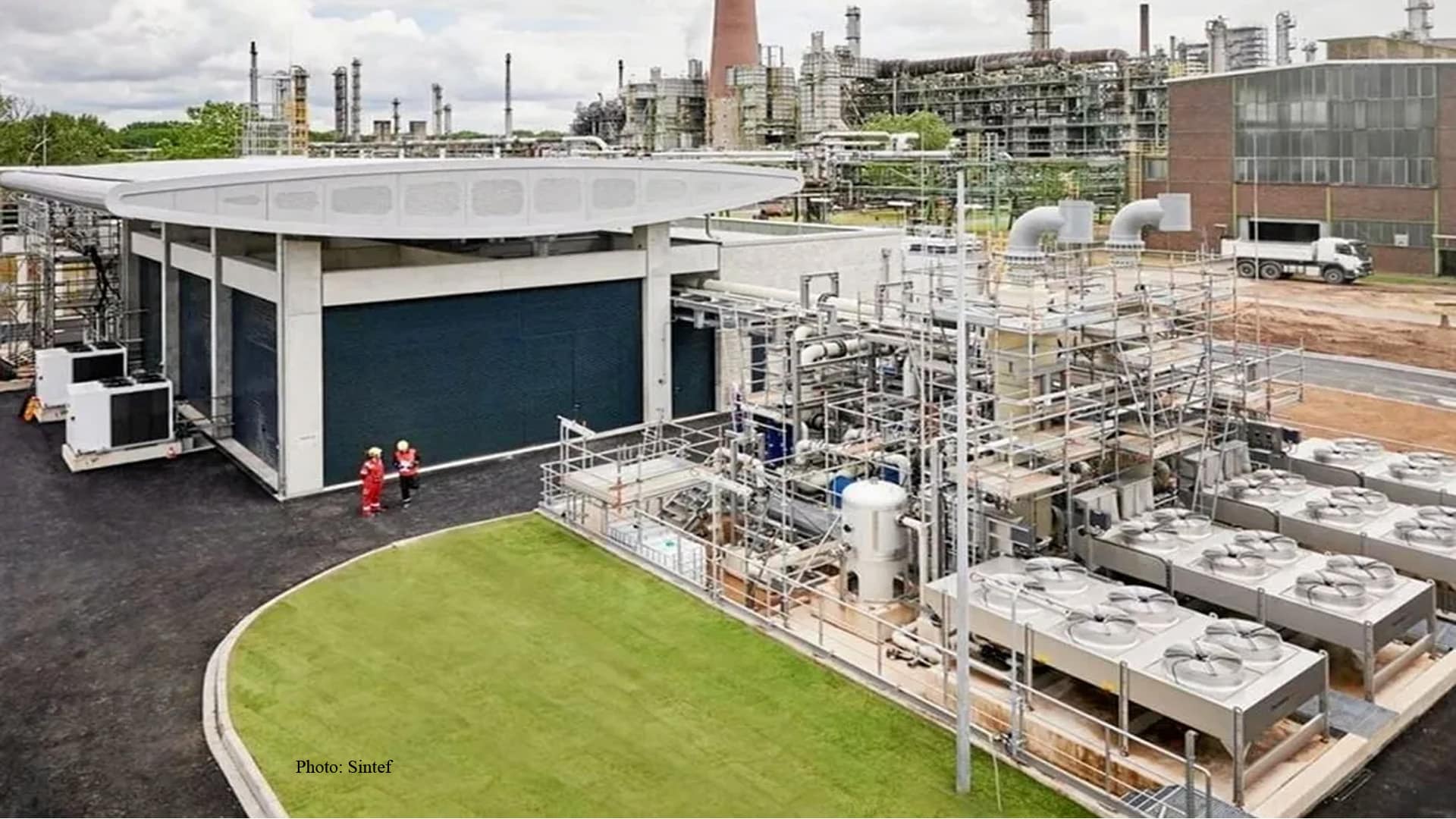 Shell greenlights 100 MW electrolyser project in Germany with REFHYNE 2 ...