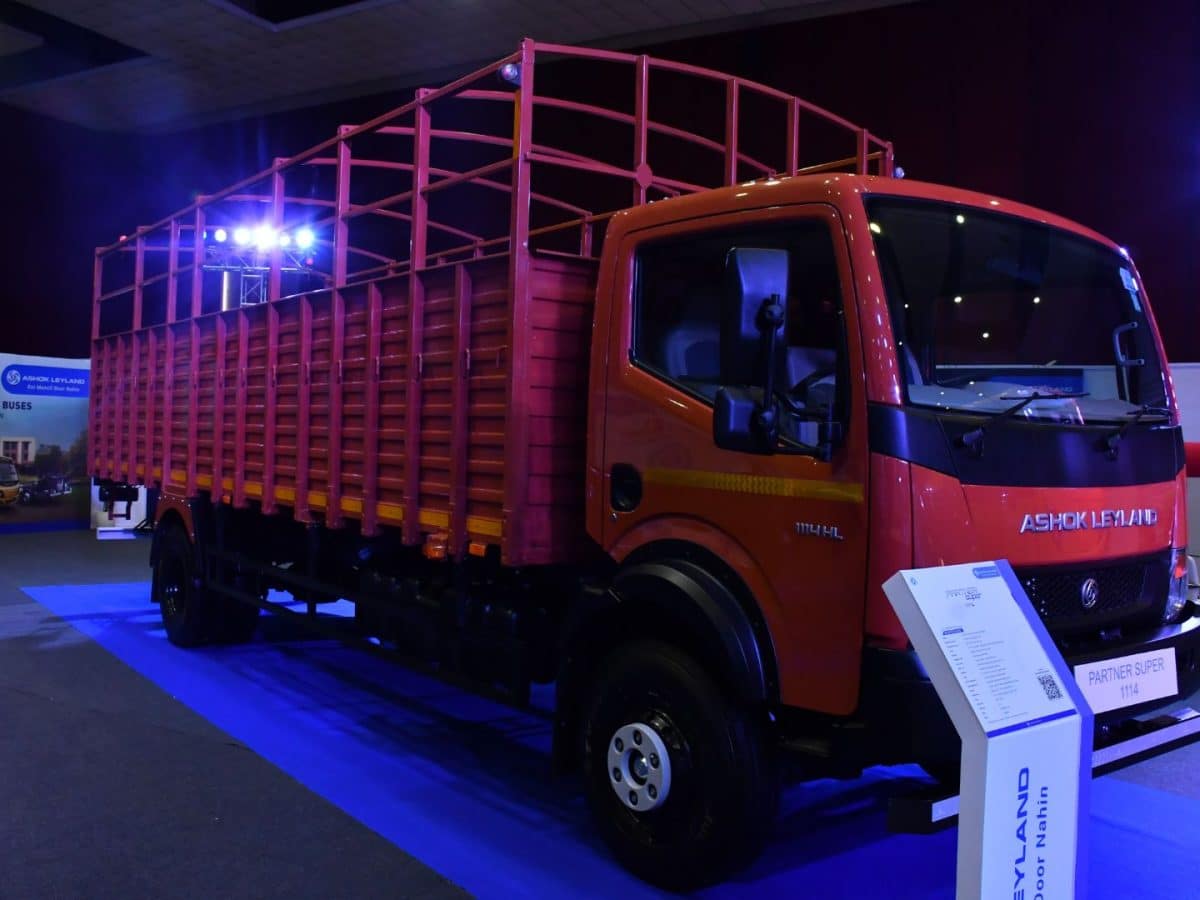 Ashok Leyland hosts mini expo in Hyderabad to showcase latest MHCV ...