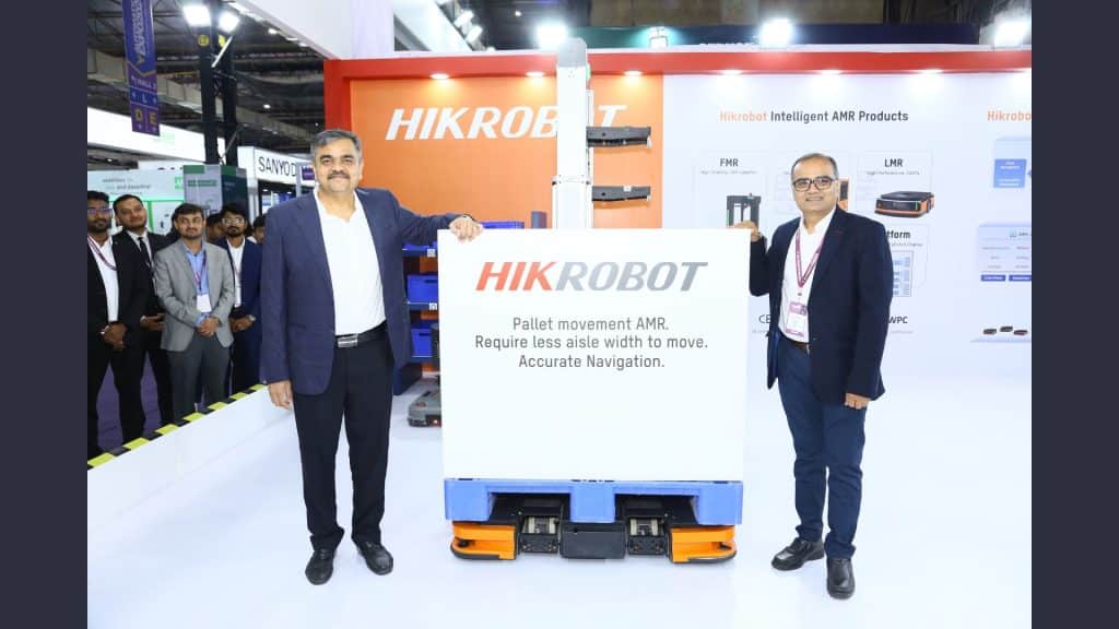 Hikrobot introduces forklift latent mobile robot QF-1000 and tugging AMR at Automation Expo ...