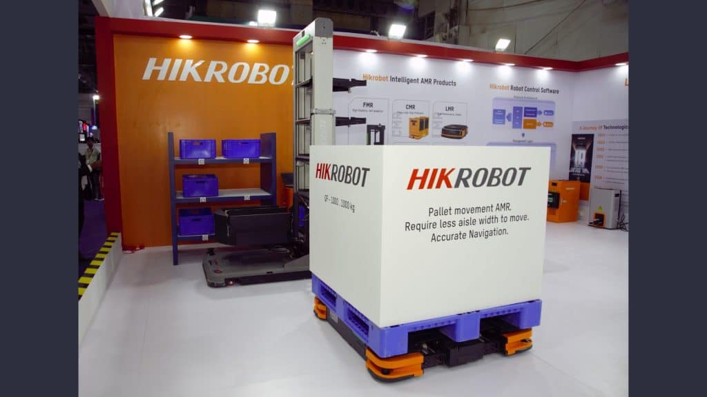 Hikrobot introduces forklift latent mobile robot QF-1000 and tugging AMR at Automation Expo ...