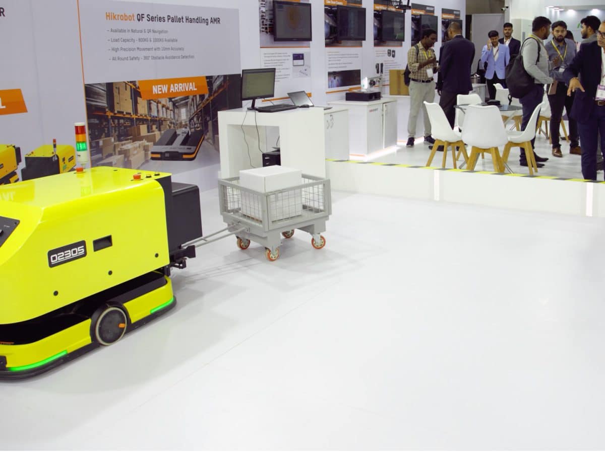 Hikrobot Introduces Forklift Latent Mobile Robot Qf 1000 And Tugging