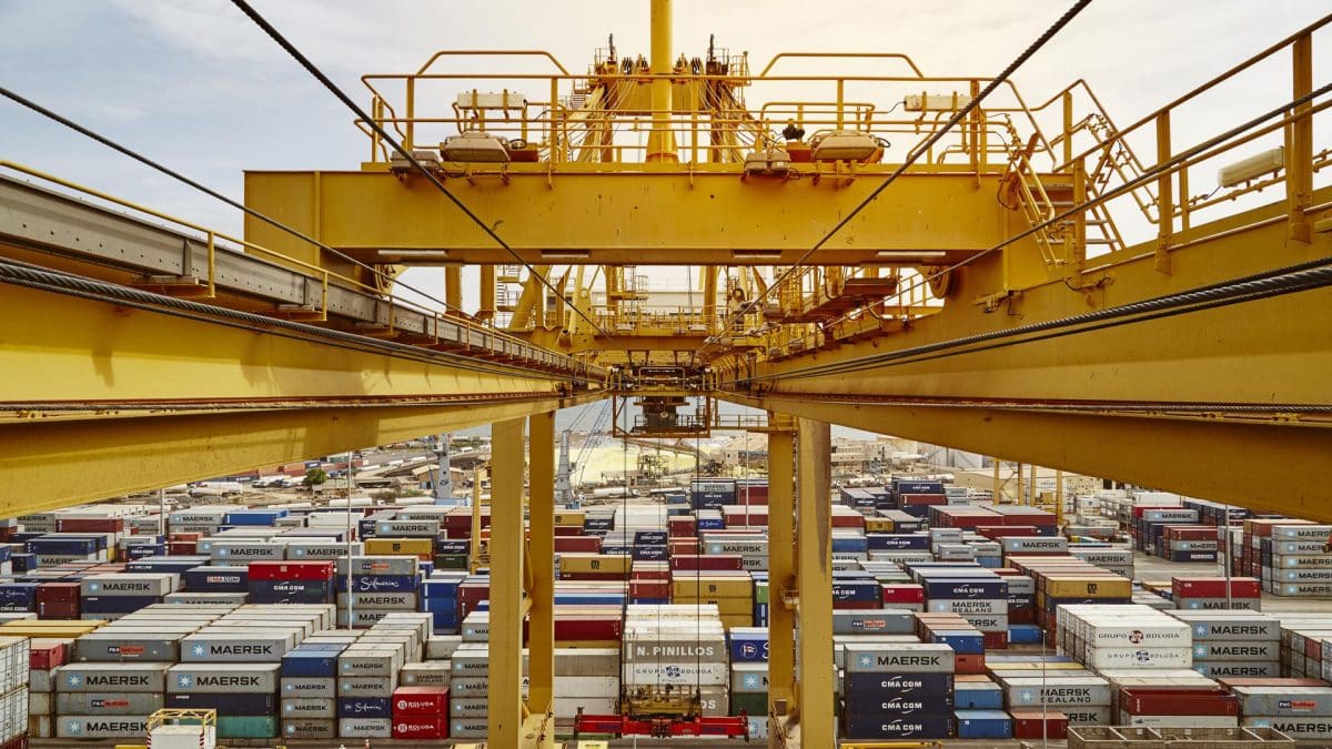 DP World smashes 100 Million TEU capacity record - Manufacturing Today ...