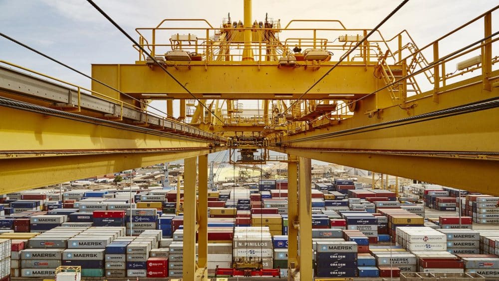 DP World smashes 100 Million TEU capacity record - Manufacturing Today ...