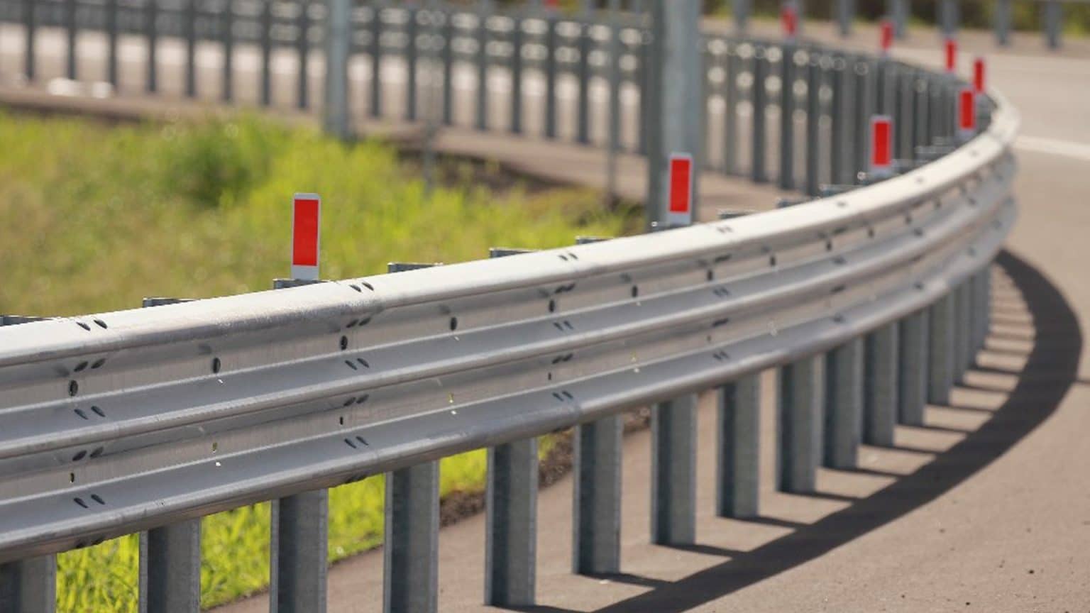 Jindal (India)expands metal beam crash barrier production