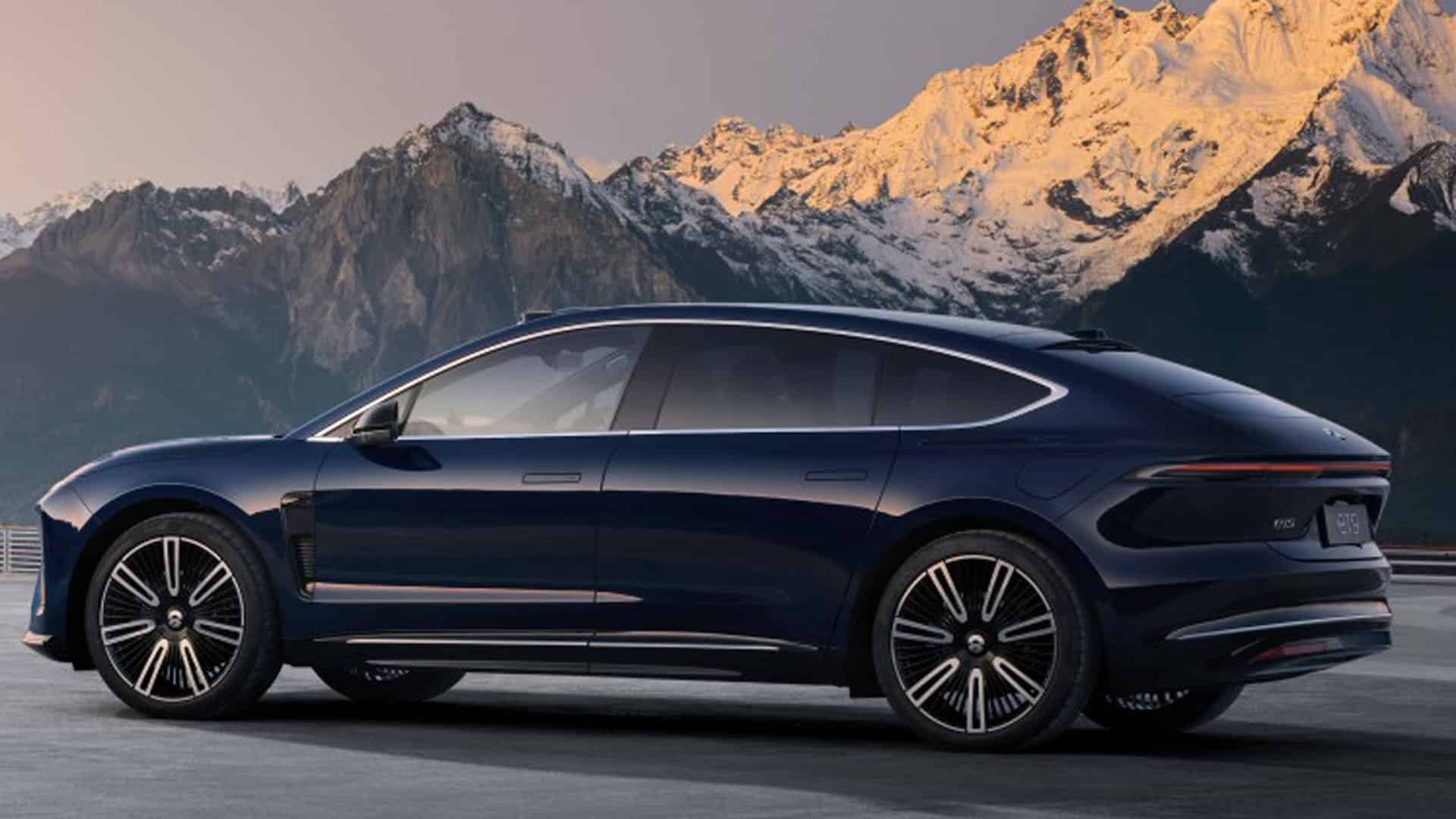 Ashok Leyland unveils India’s first multi-axle GARUD 15M bus chassis at ...