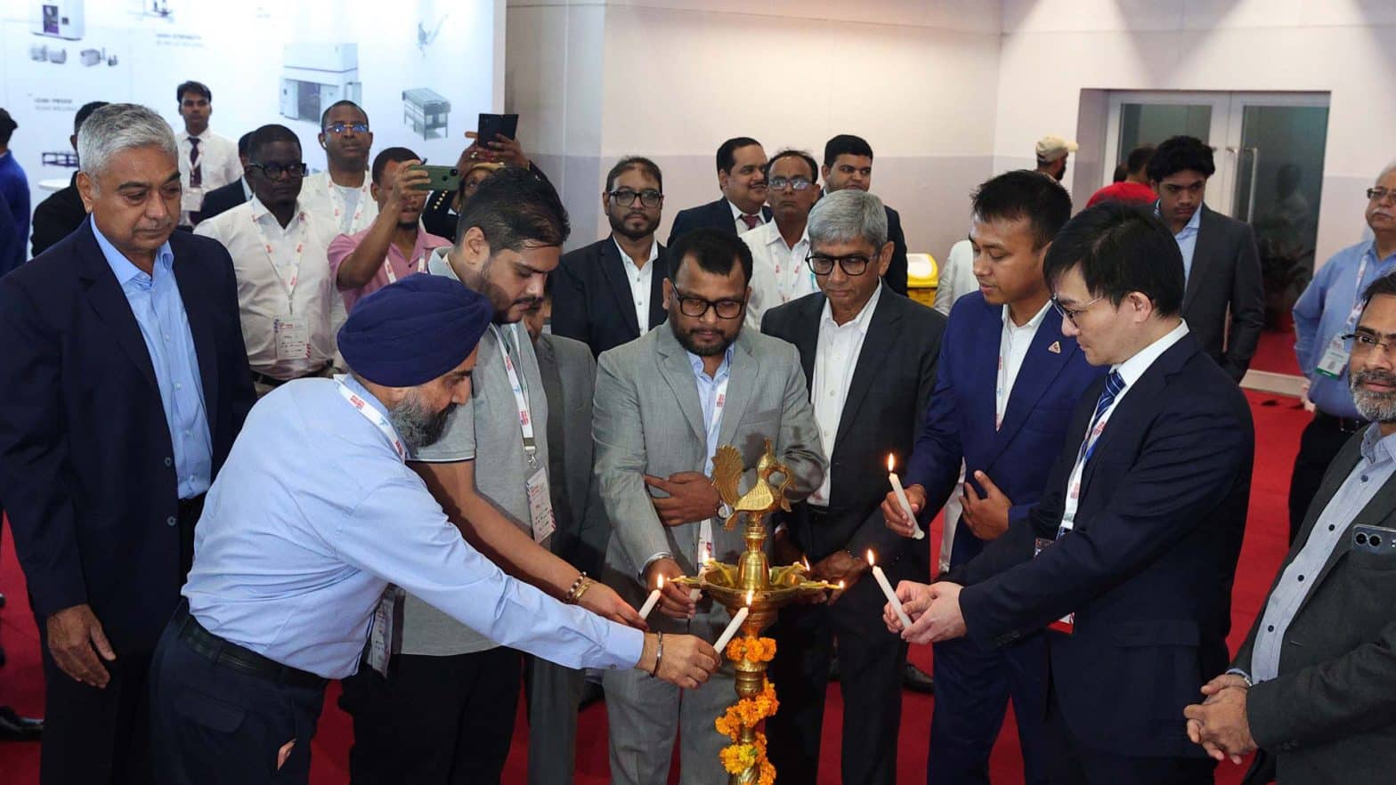 India Machine Tools show 2025 opens, draws 300+ exhibitors from 14 ...