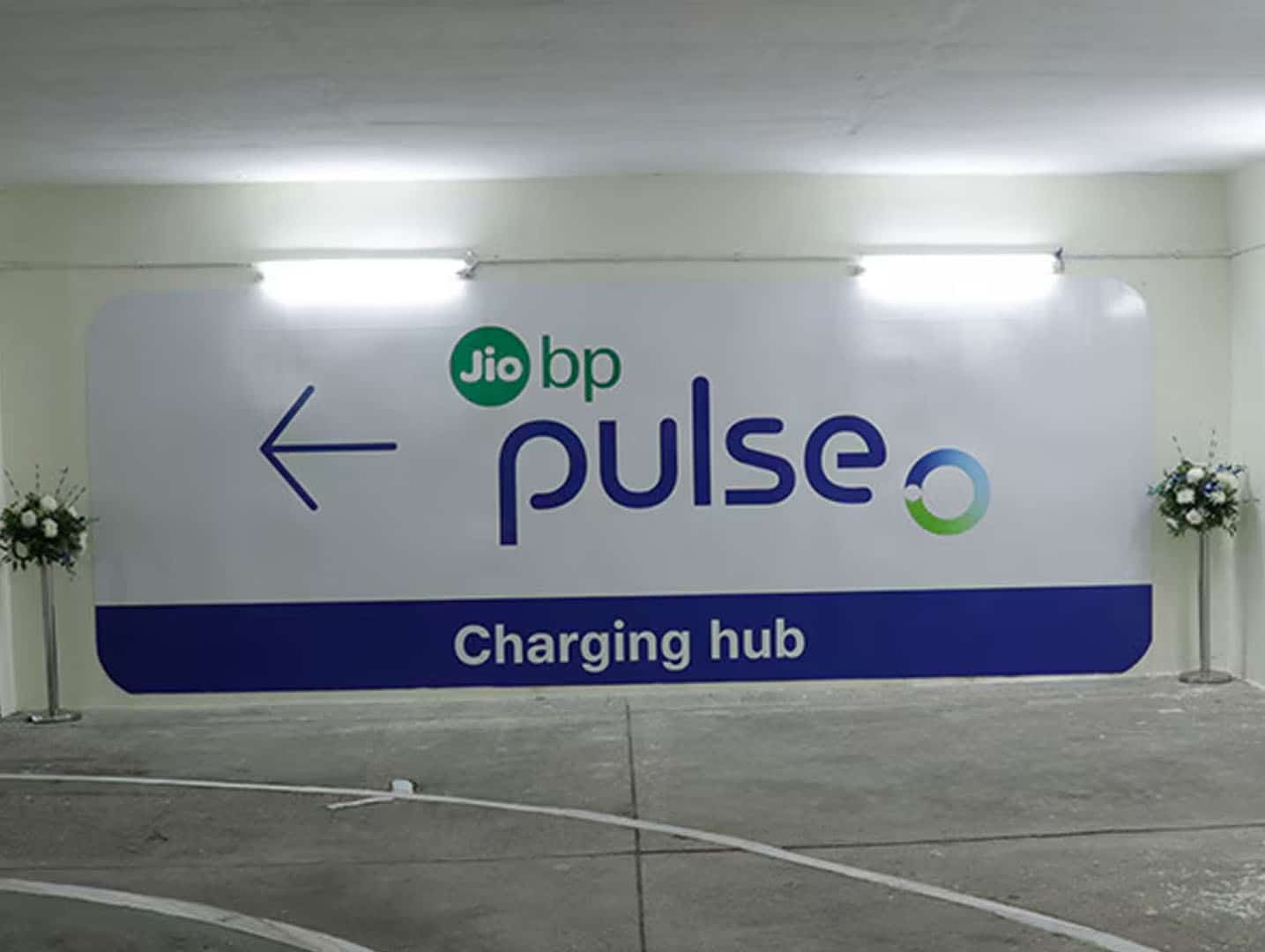 VECV and Jio-bp pulse partner to boost EV charging access across India