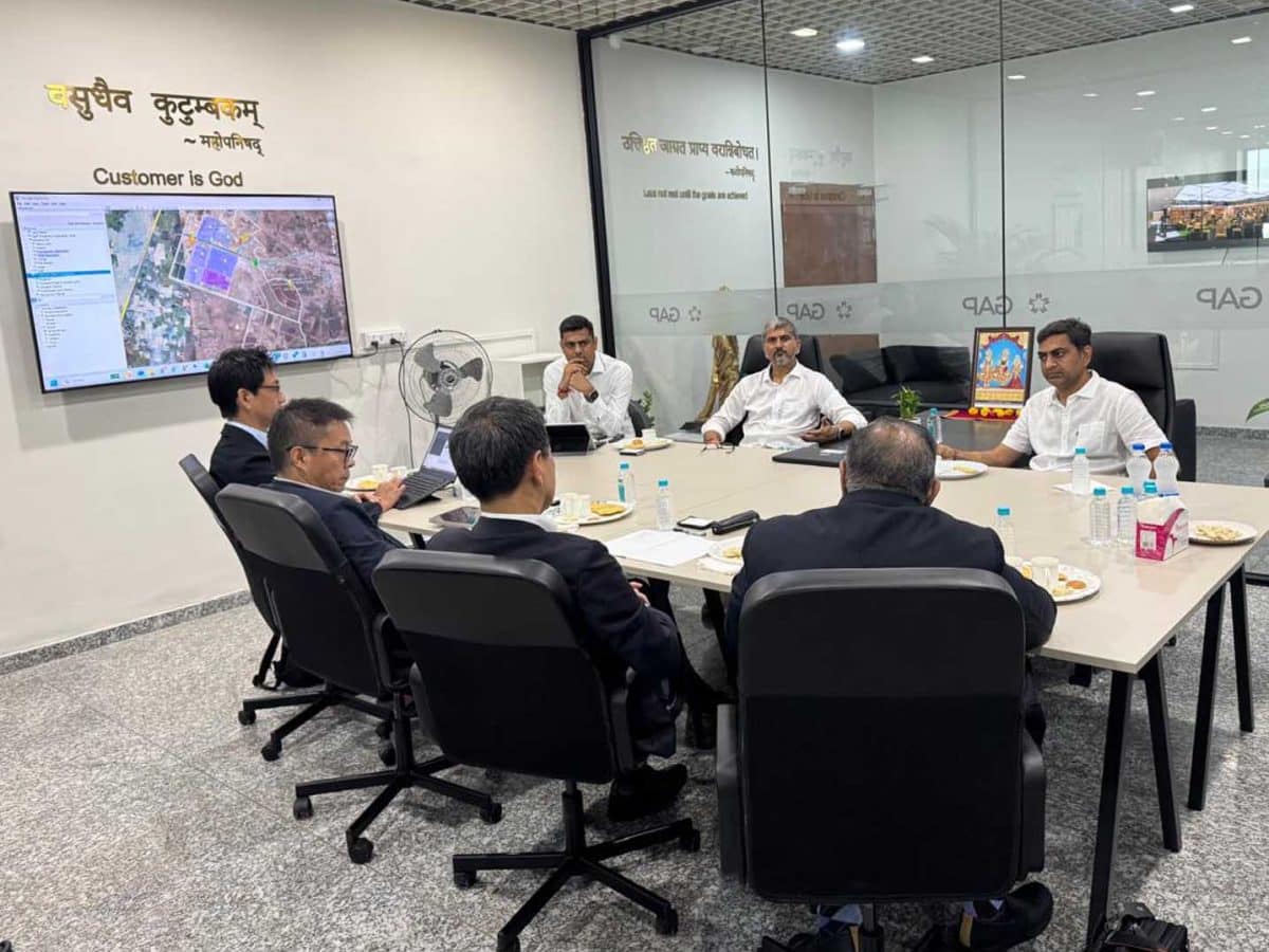 Japanese semiconductor delegation explores investment opportunities