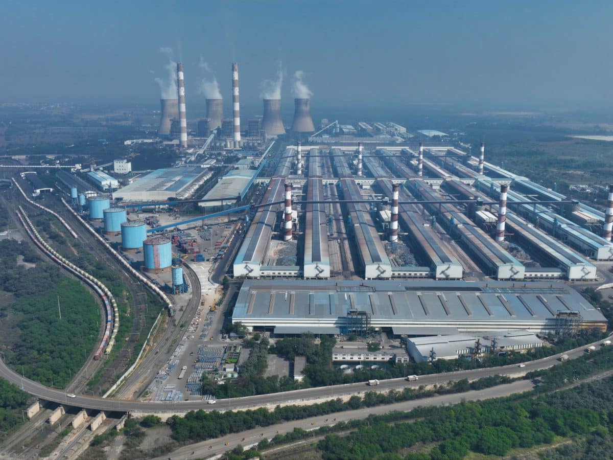 Vedanta launches AL59 Ingot and EC-grade wire rods at PowerEdge 2024 ...